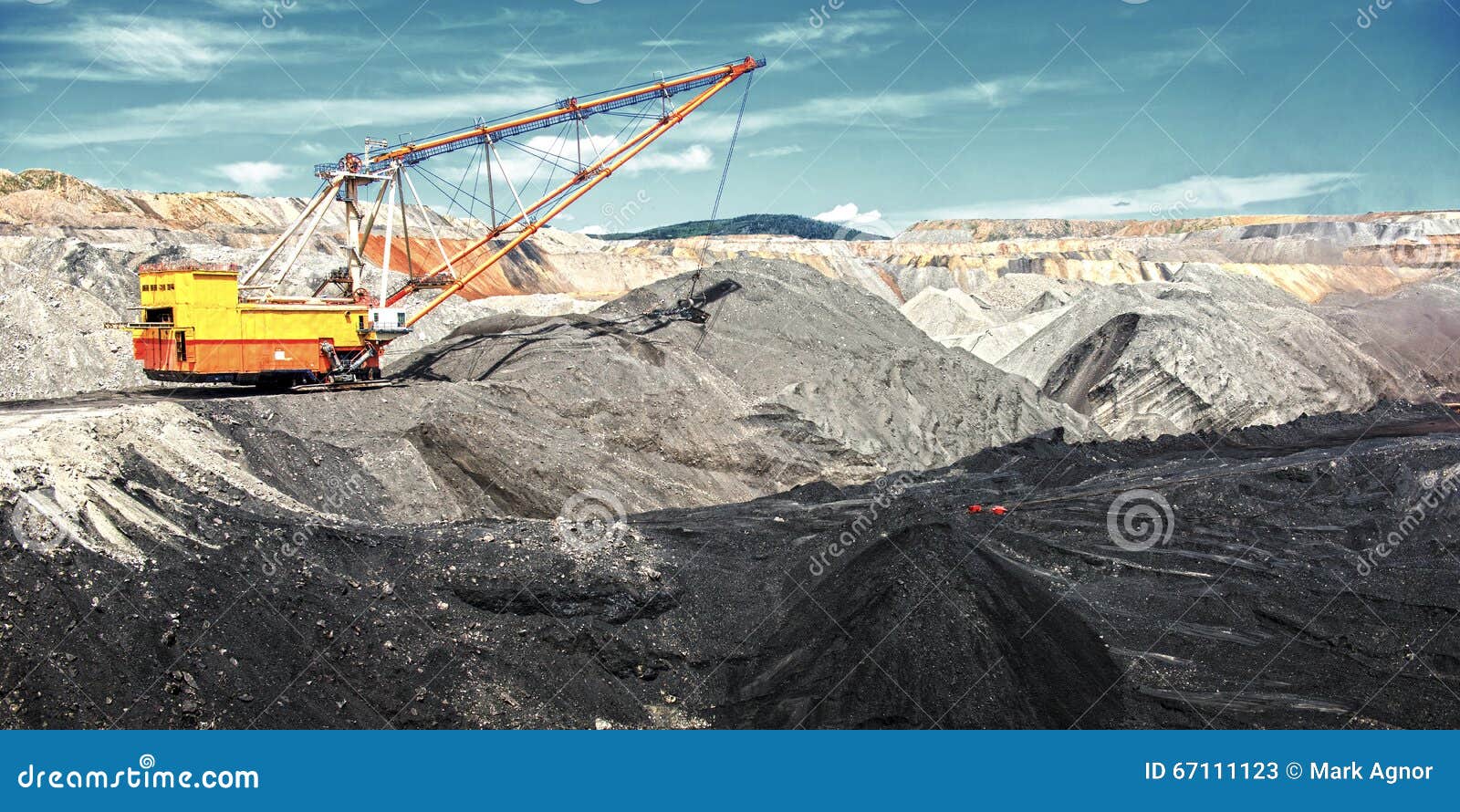 Dragline on Open Pit Coal Mine Stock Image - Image of dirt, diging ...