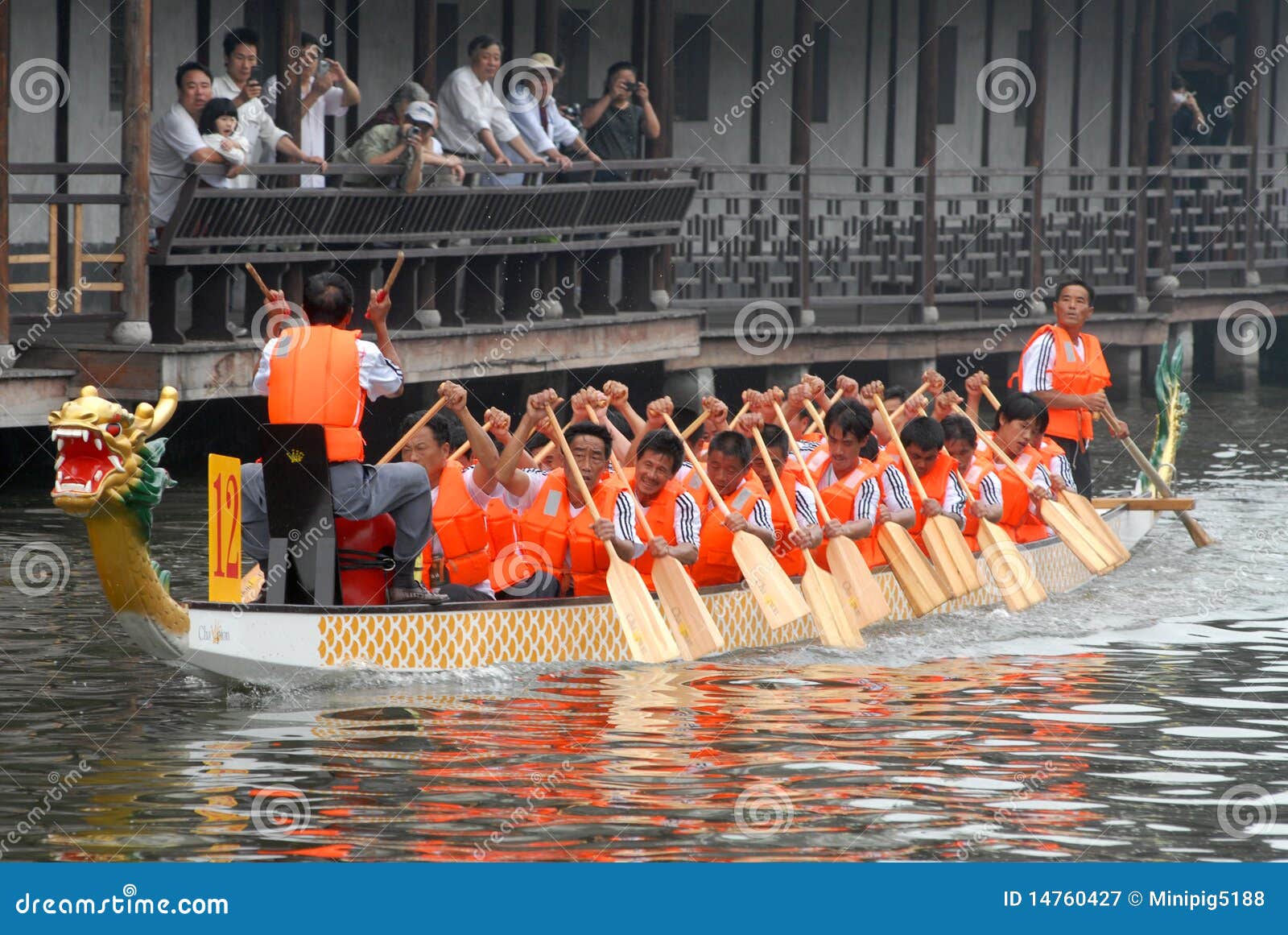 Dragon boat race in China editorial photography. Image of boating ...