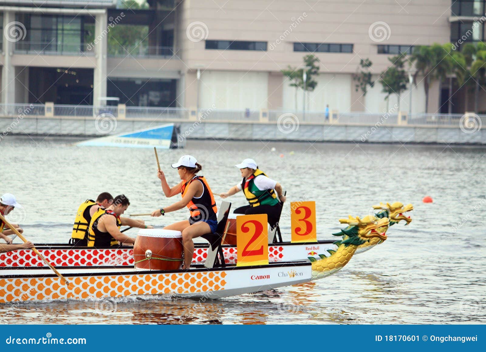 Dragon Boat Racing editorial photo. Image of oars, racing - 18170601