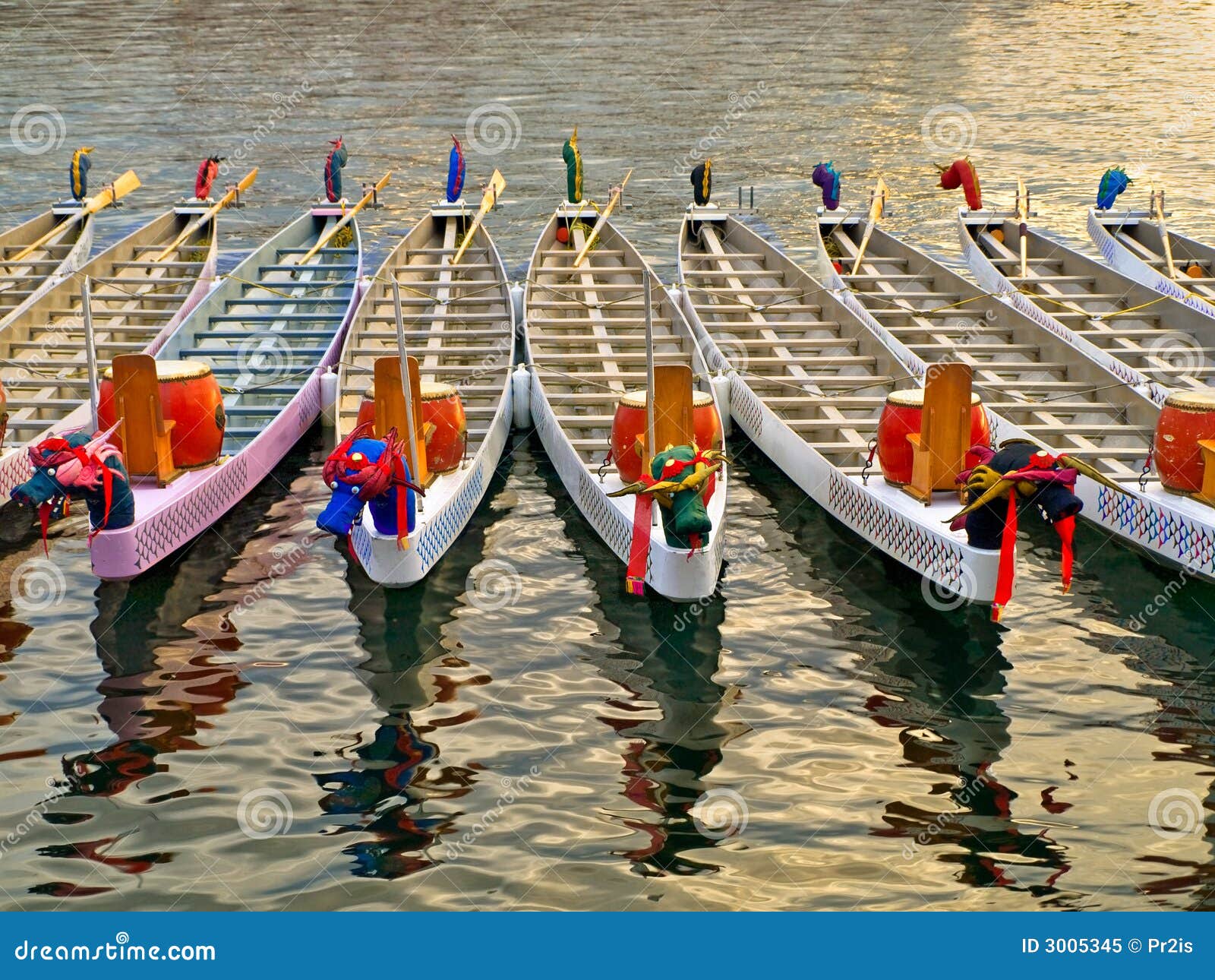 Dragon boats stock image. Image of green, competition - 3005345