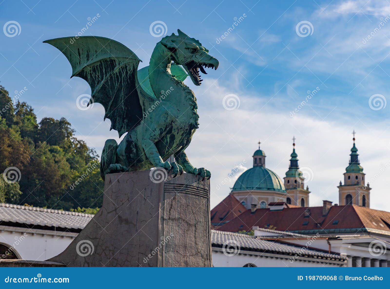 Dragon Bridge Statue editorial stock photo. Image of bridge - 198709068