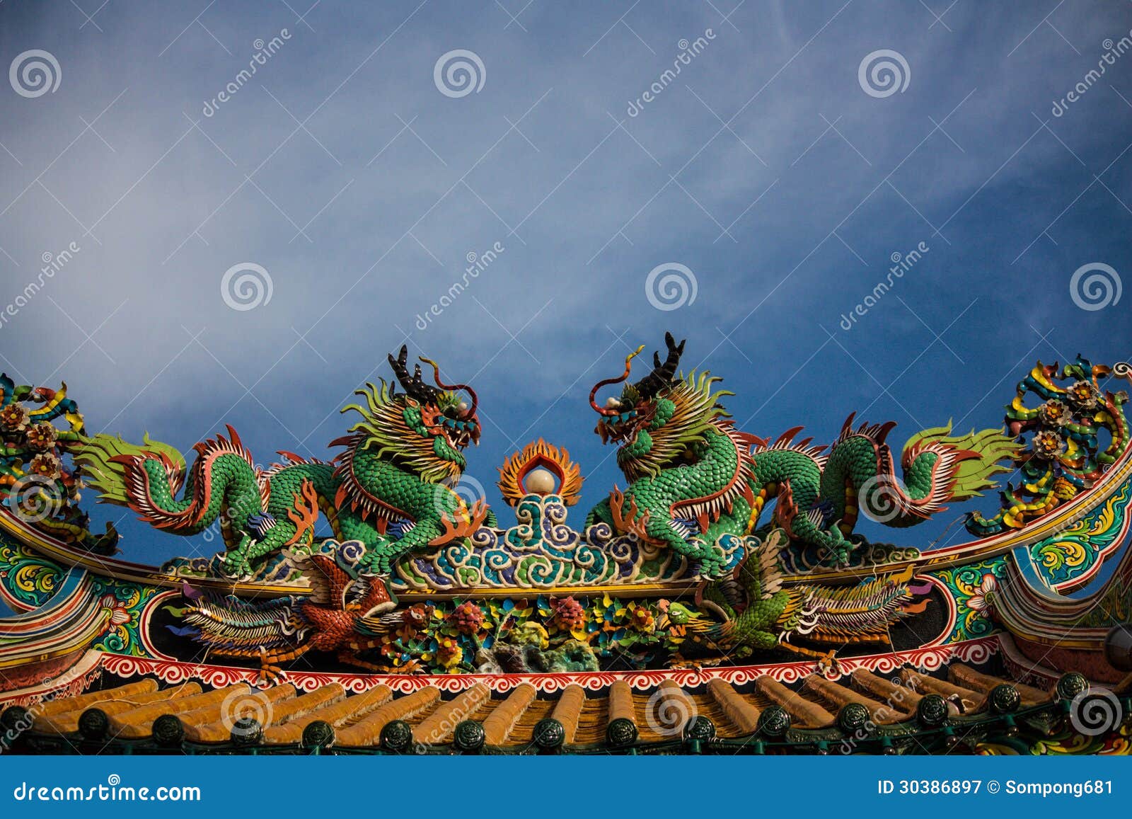 Dragon at Chinese Temple stock image. Image of religion - 30386897