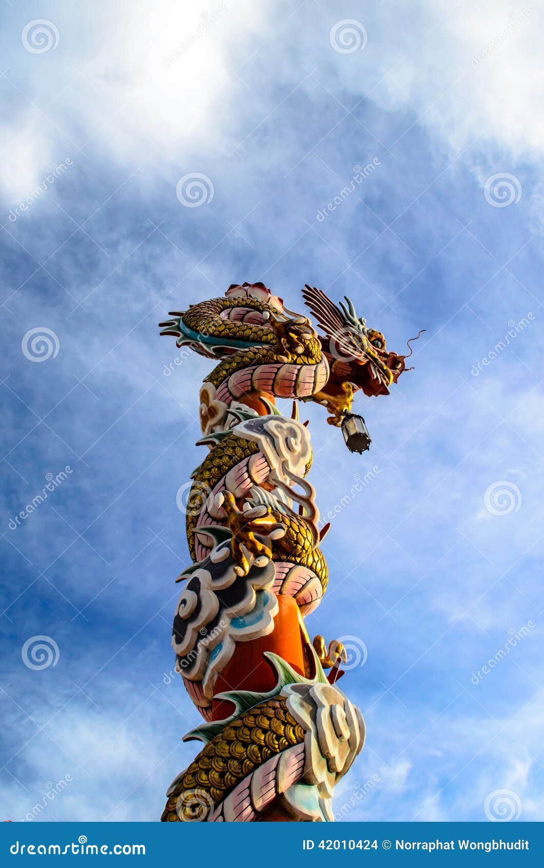 The Dragon Coumn in Chinese Temple Stock Photo - Image of asia, pillar ...