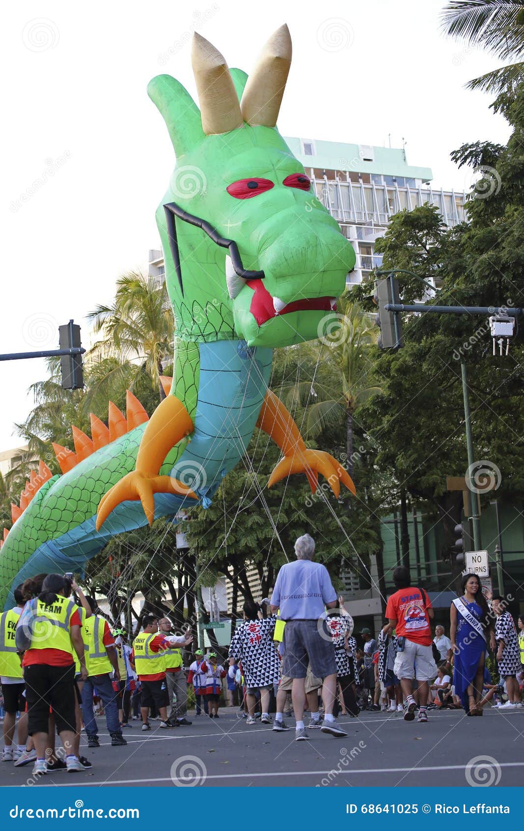 Dragon Dragging image éditorial. Image du festival, jante - 68641025