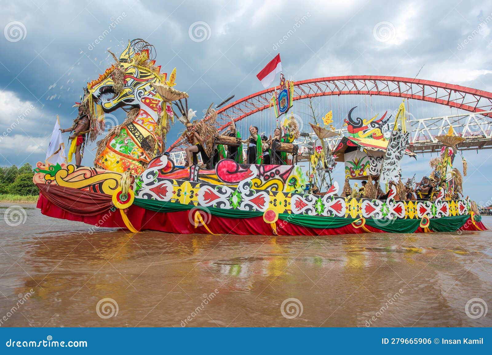 Dragon Floats Sailing Along the Kahayan River Editorial Photo - Image ...
