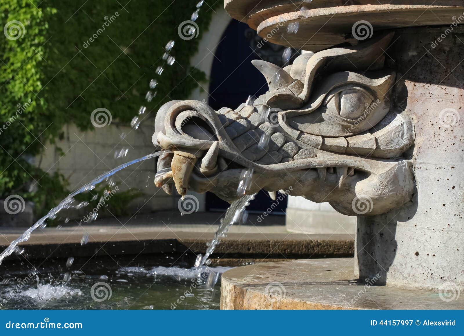 Dragon Fountain For Cleansing Before Entering The Shrine Or Temple ...