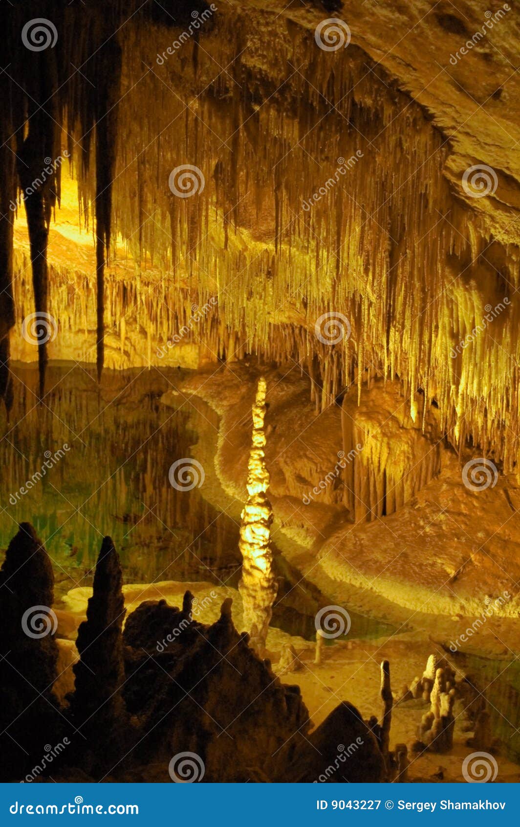 Dragon Lair stock image. Image of grotto, cave, undeground - 9043227