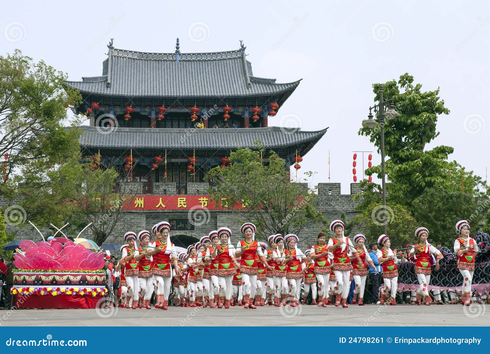 Dragon Parade and Chinese Gate Editorial Photo - Image of asians, dali ...