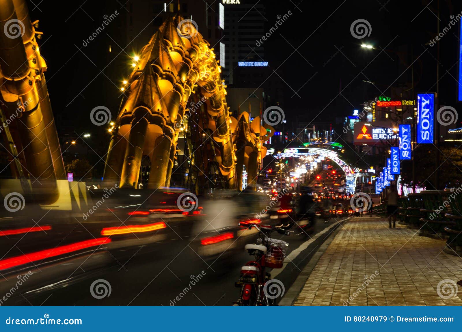 Dragon River Bridge ( Rong Bridge) in Da Nang, Vietnam Editorial Stock ...