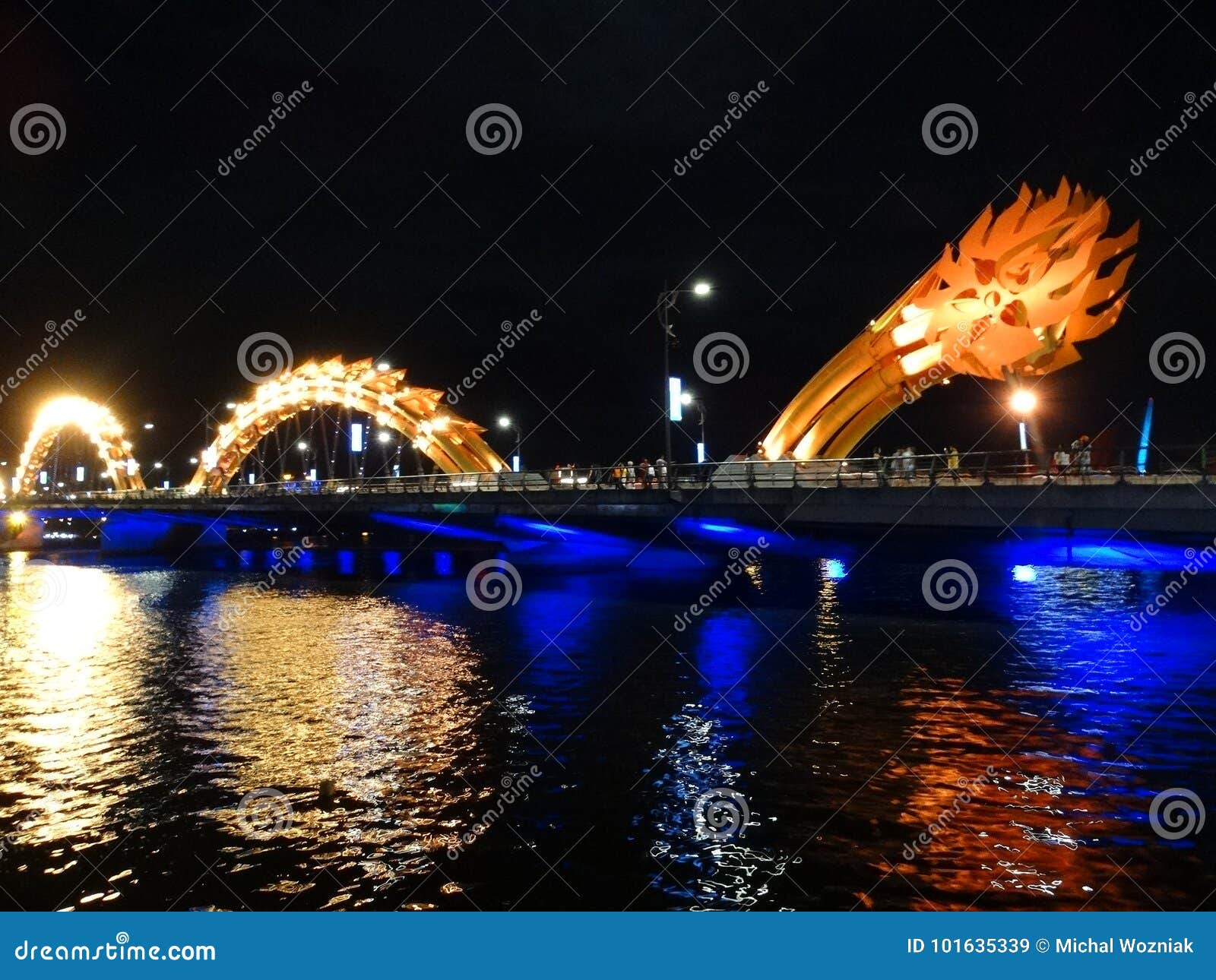 Dragon River Bridge Rong Bridge Dans Le Da Nang Image stock éditorial ...