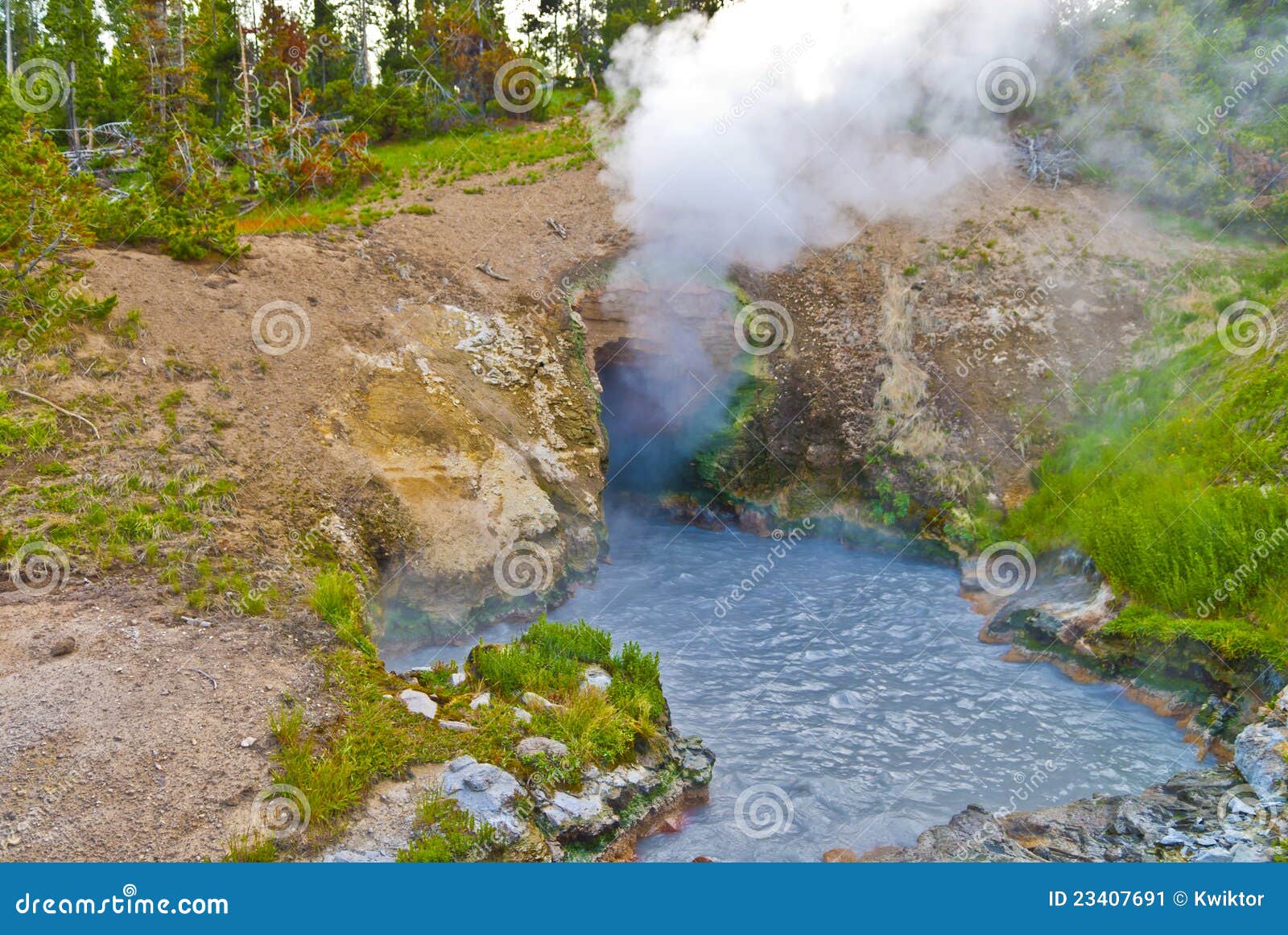 Dragon s Mouth Spring stock image. Image of park, flowing - 23407691