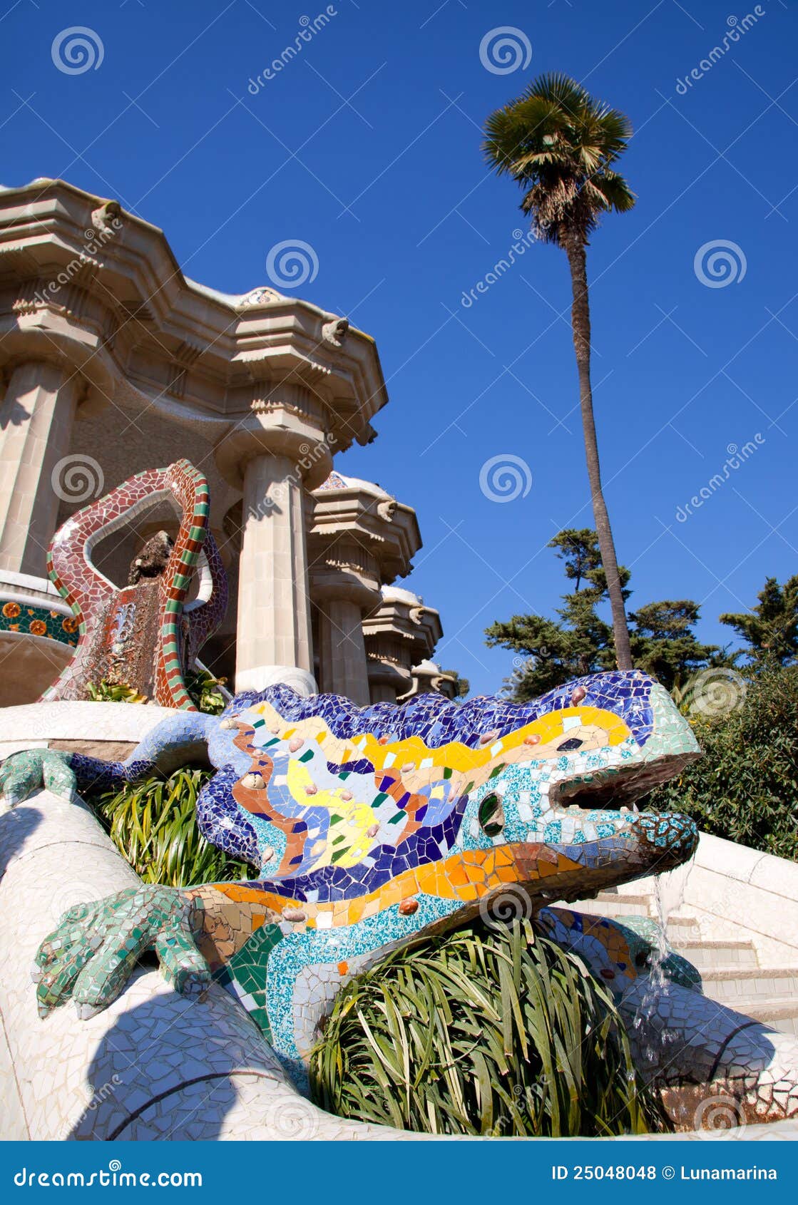 Dragon Salamandra of Gaudi in Park Guell Stock Photo - Image of outdoor ...