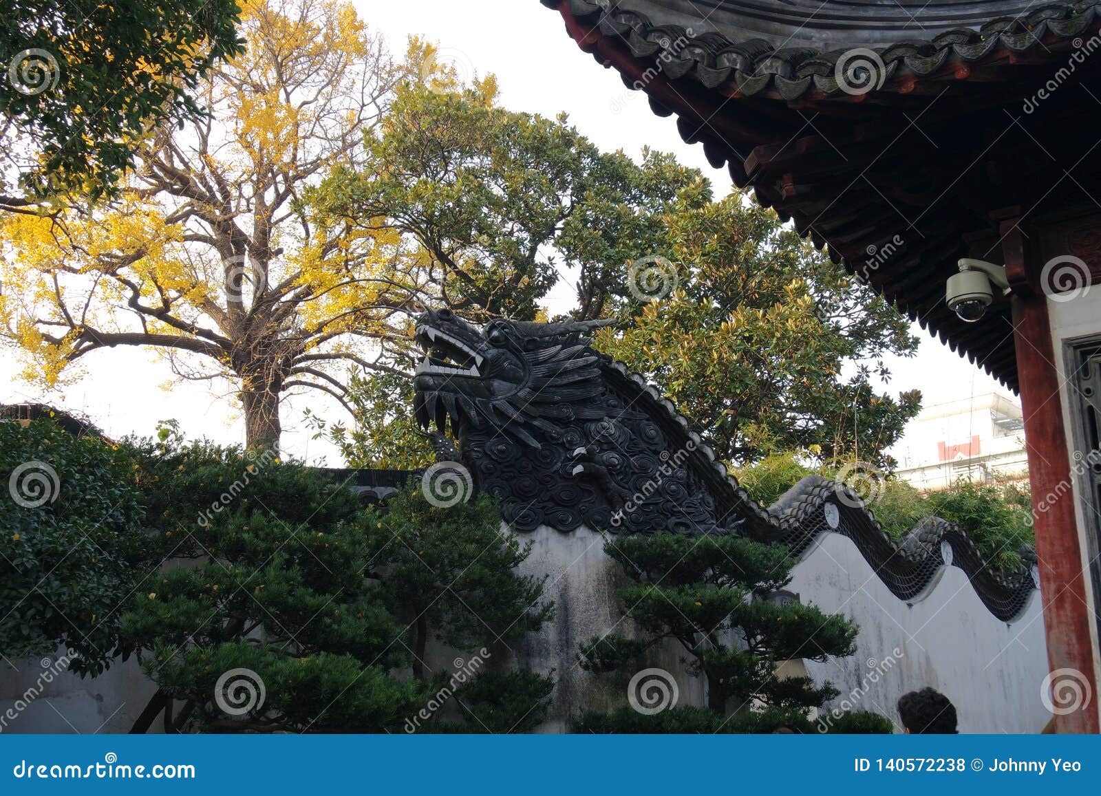 Dragon Wall at the Yu Garden Stock Photo - Image of garden, shanghai ...