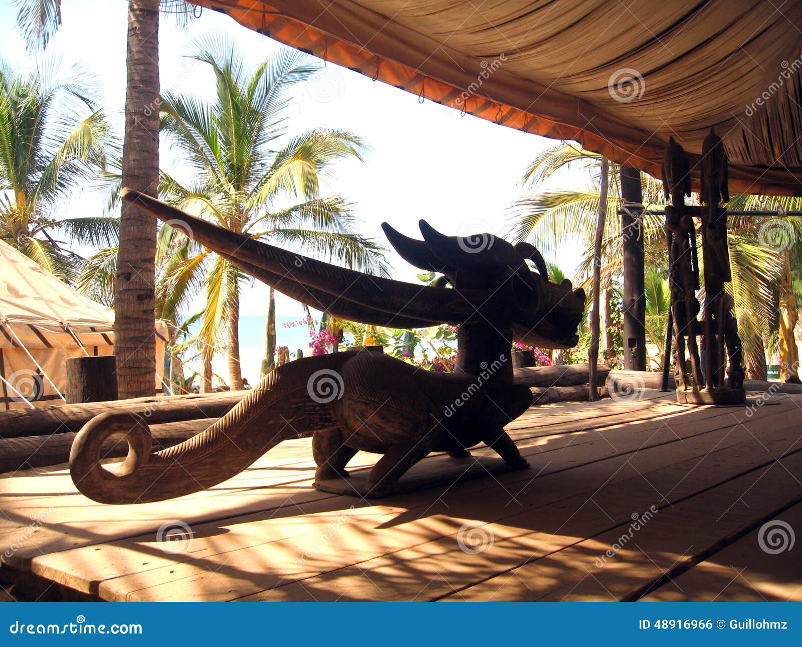 Dragon Wood African-Skulptur Stockfoto - Bild von afrika, drache: 48916966