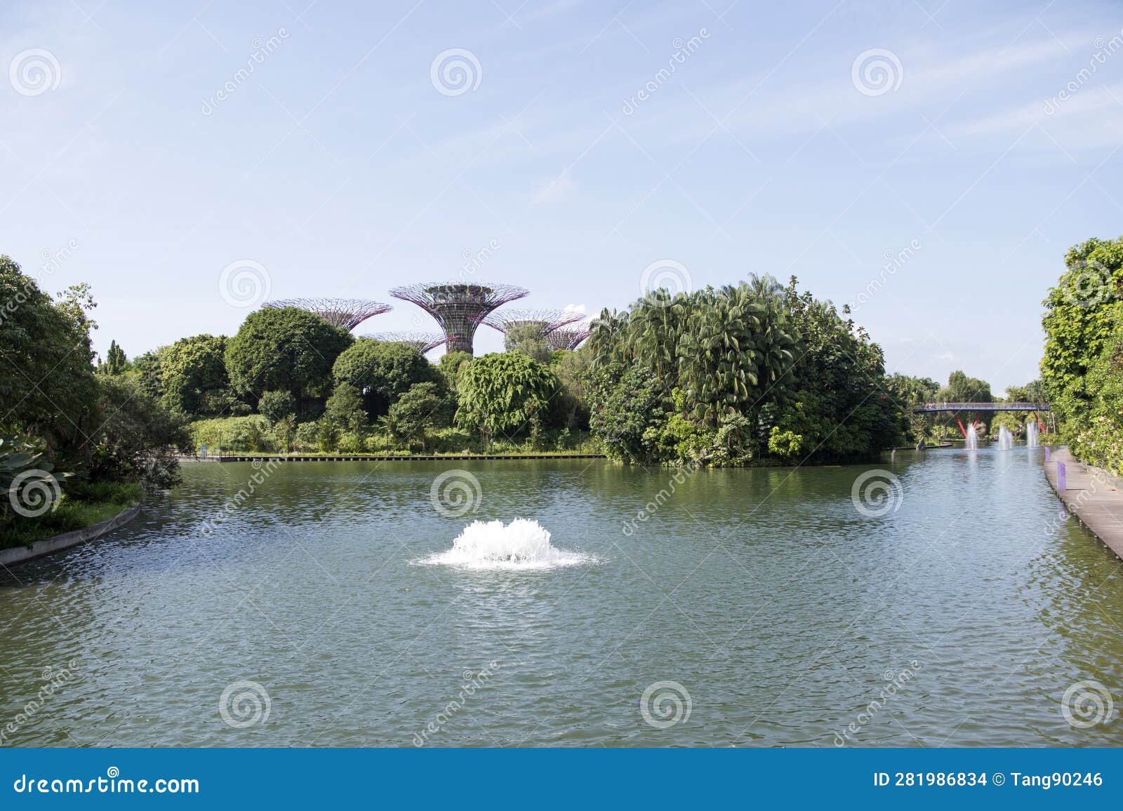 Dragonfly Lake in Gardens by the Bay in Singapore Editorial Stock Image ...