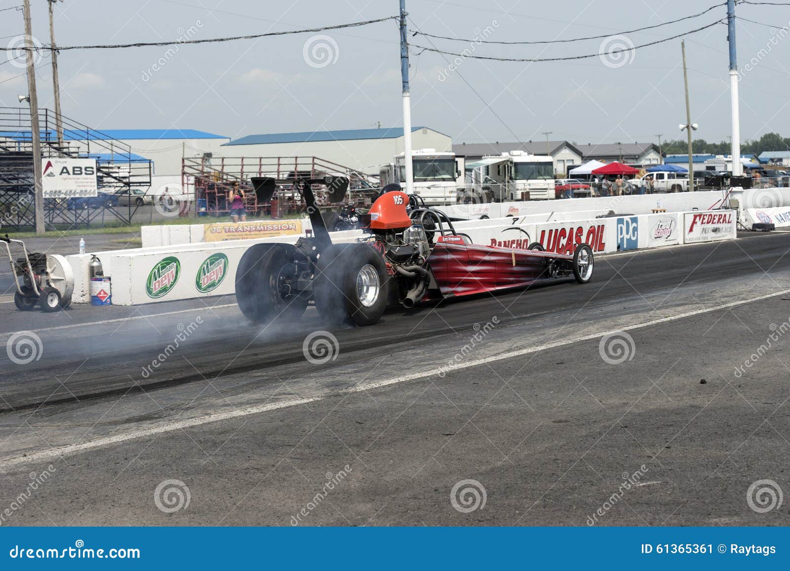 Drag racing editorial photo. Image of competition, dragway - 61365361