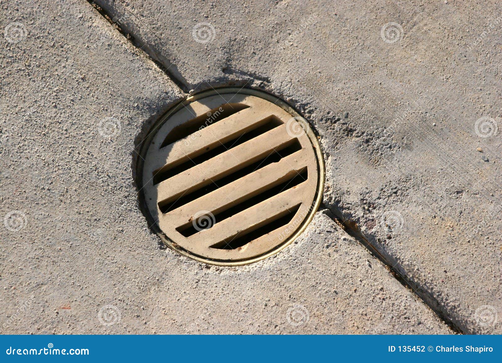 Drain photo stock. Image du vide, bassin, barres, évacuation - 135452