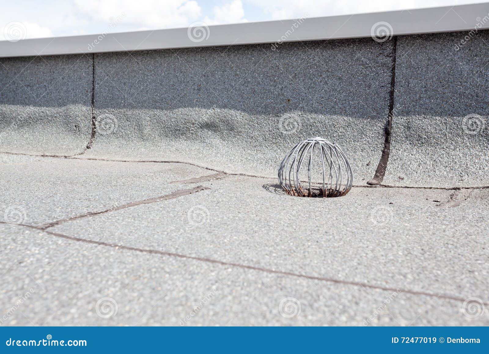 Drain de toit plat image stock. Image du matériau, feutre - 72477019