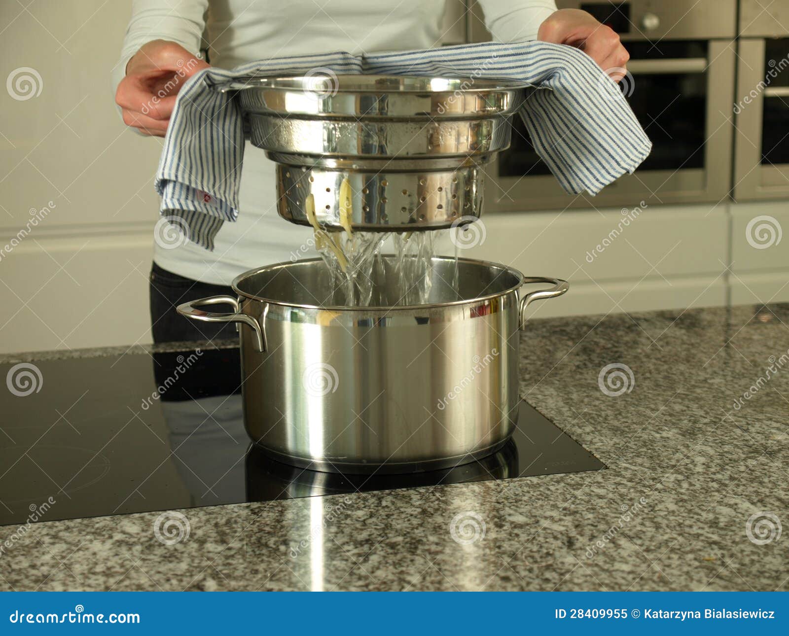 Drain the pasta stock image. Image of nutrition, noodle - 28409955