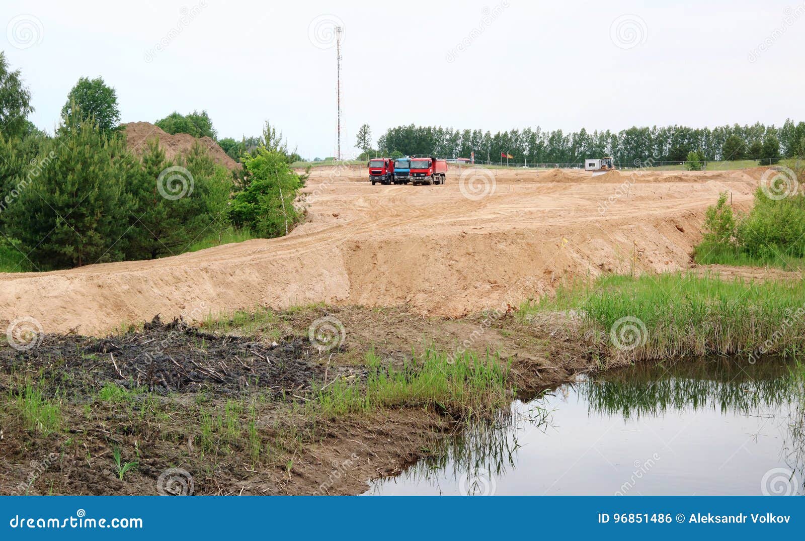 Drainage Van Het Moeras En Het Begin Van Een Grote Bouw Stock Foto ...