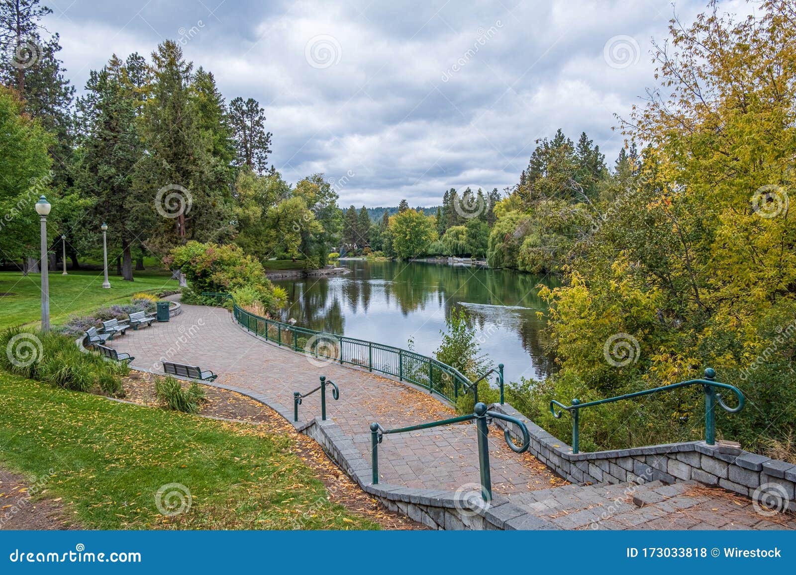 Drake Park and Mirror Pond stock photo. Image of drake - 173033818
