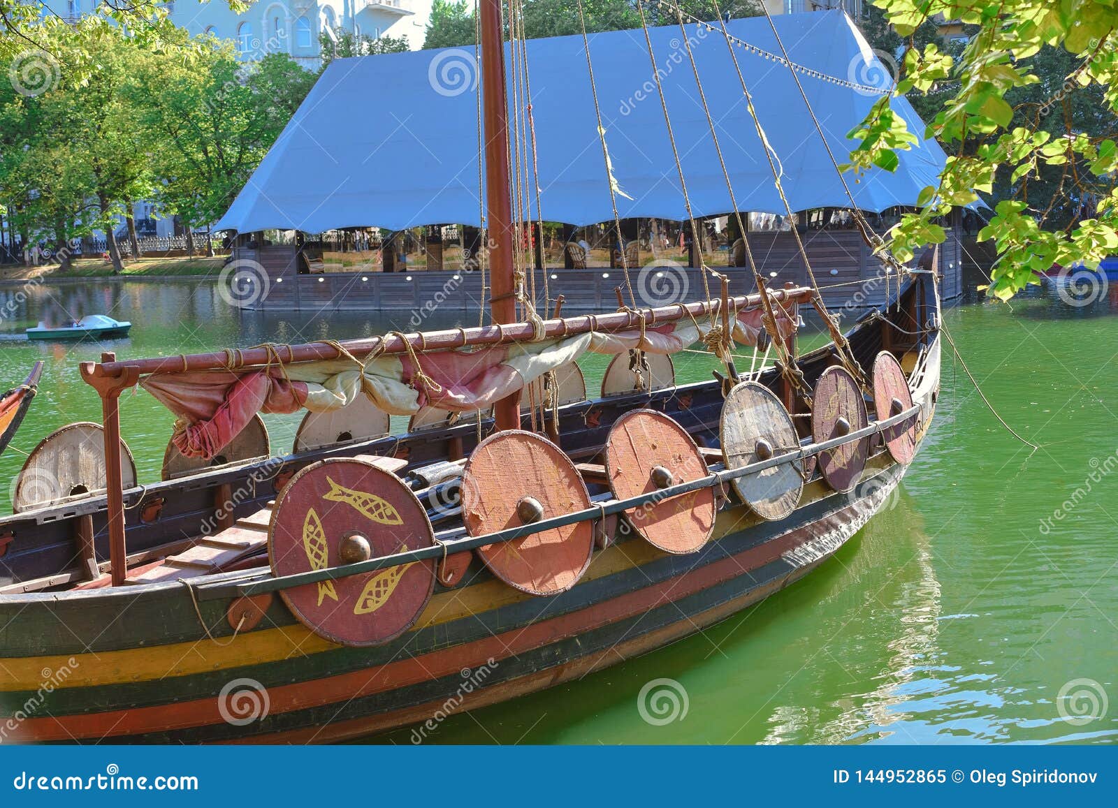 Drakkar Vikings, Shields on the Ship Stock Illustration - Illustration ...