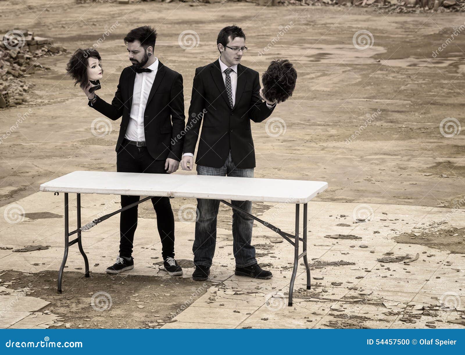 Drama stock foto. Image of hoofden, pensief, drama, angstaanjagend ...