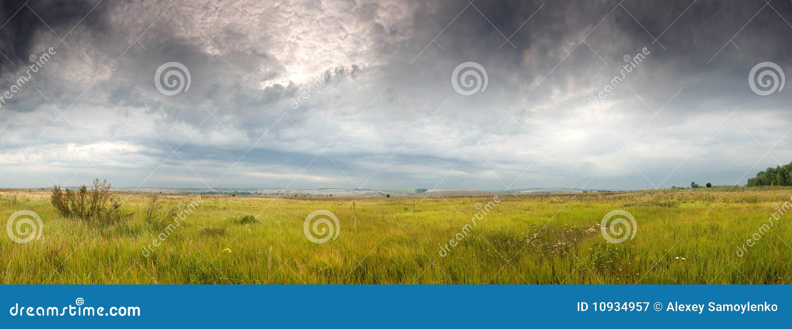 Dramatic Clouds Over the Field Stock Image - Image of blue, paradise ...