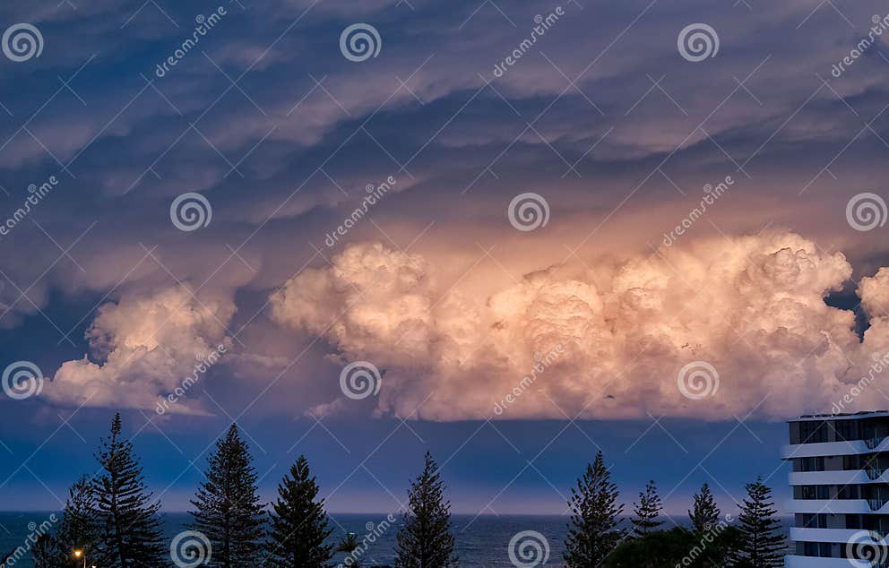 Dramatic Cloudscape Over Ocean Horizon Stock Image - Image of ocean ...