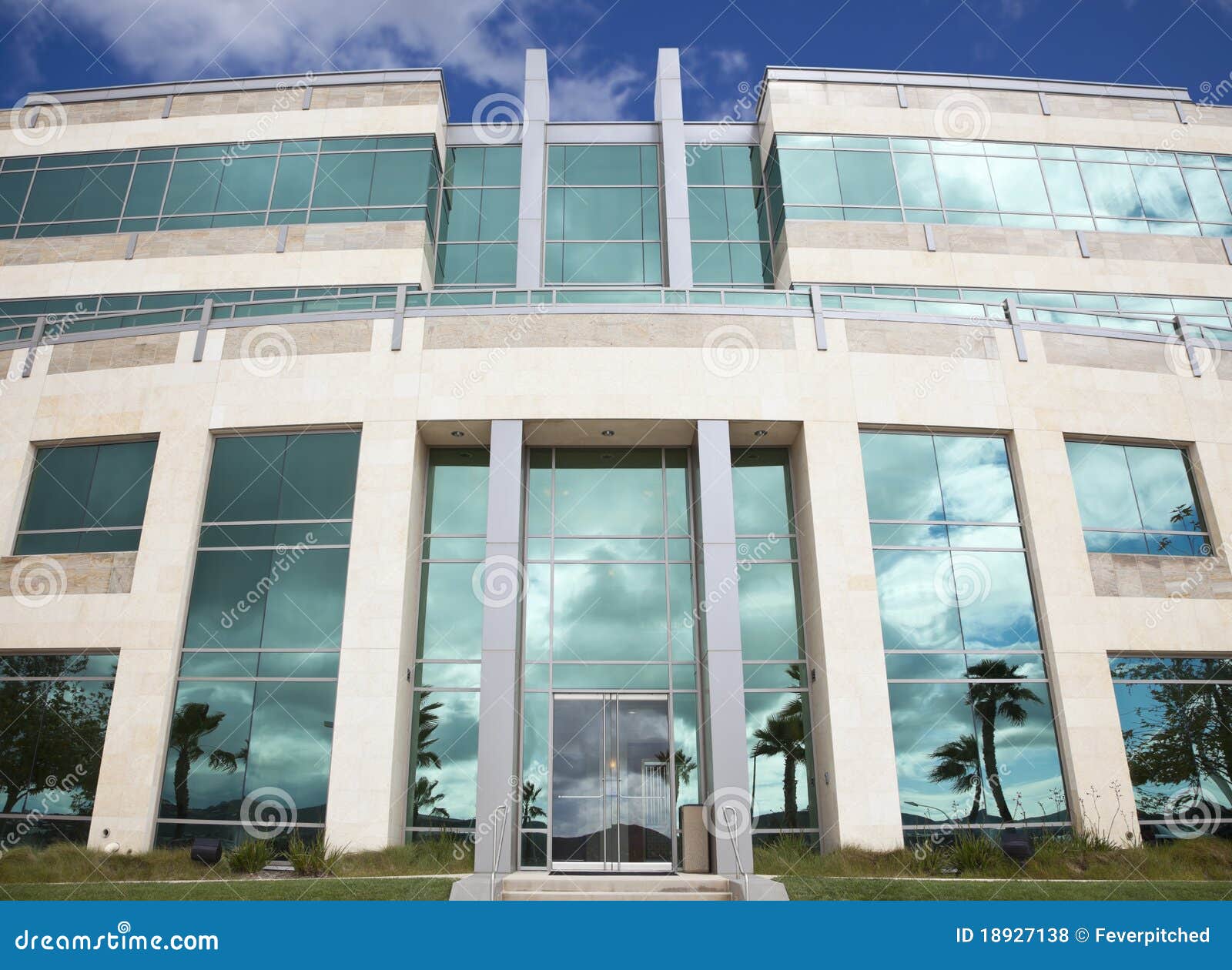 Dramatic Corporate Building Stock Photo - Image of modern, cityscape ...