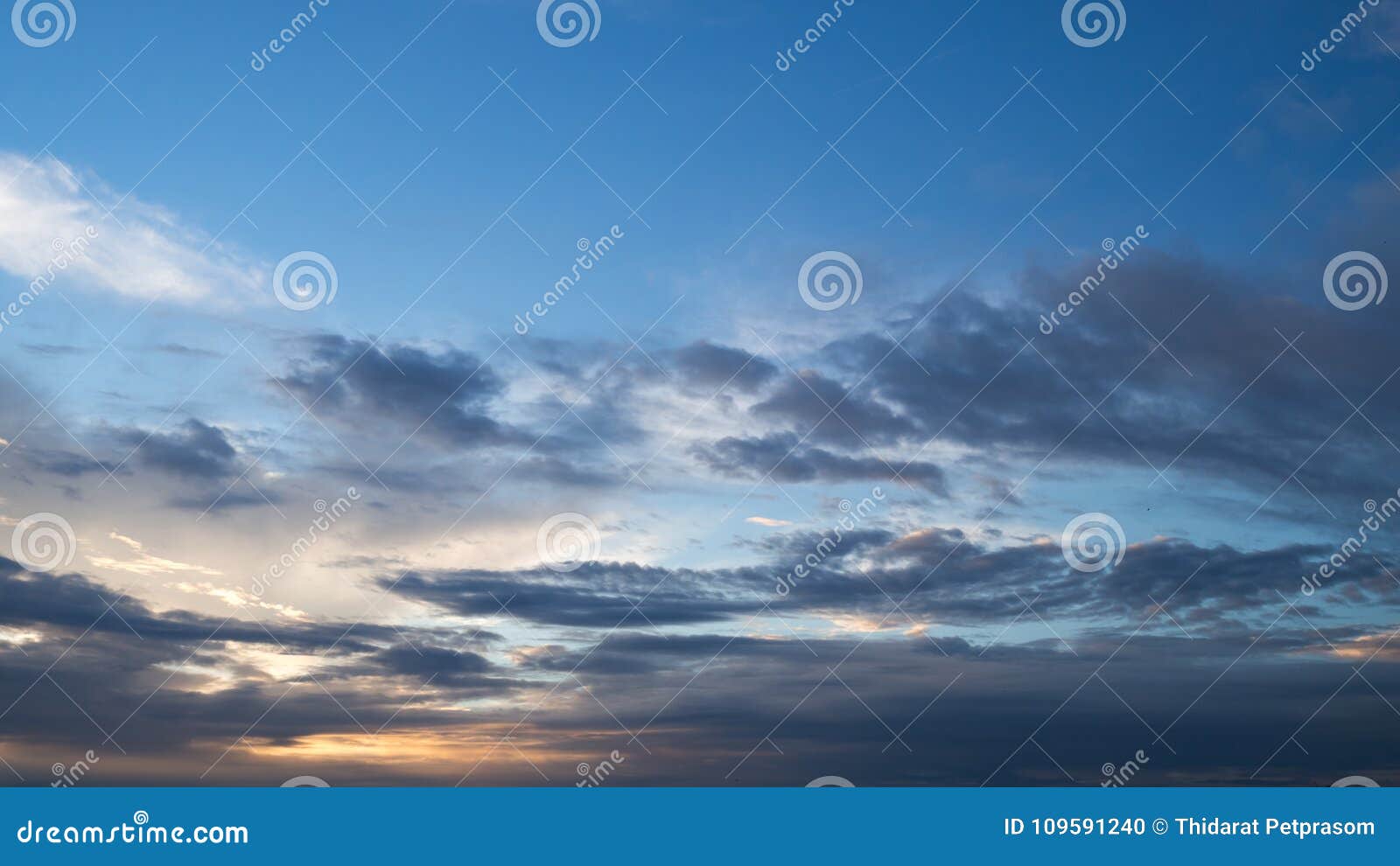 Dramatic Dark Blue Sky Grey Cloud at Sunset. Storm is Coming Stock ...