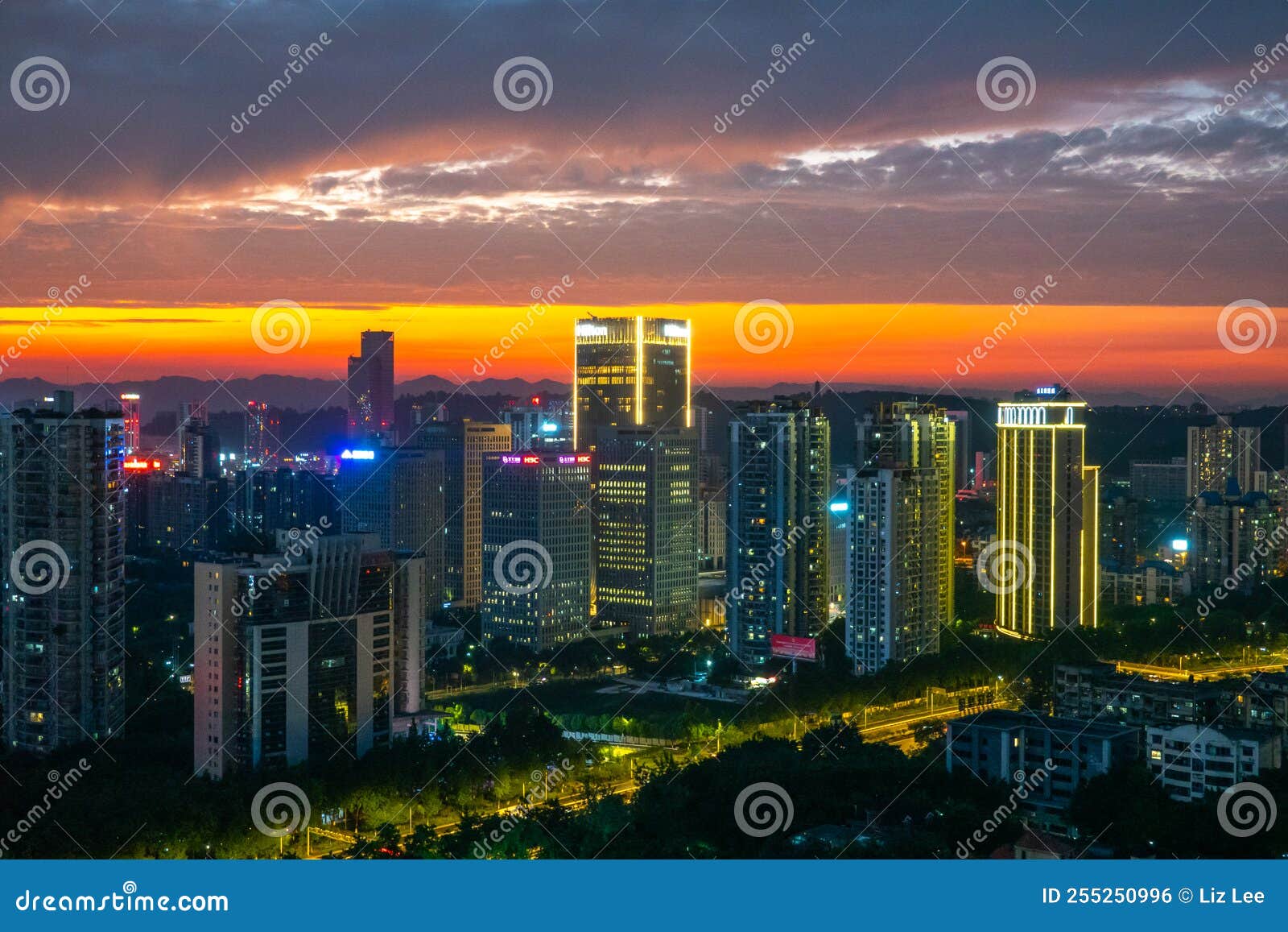 Dramatic Evening Sky at Sunset Over Chongqing City Editorial Photo ...
