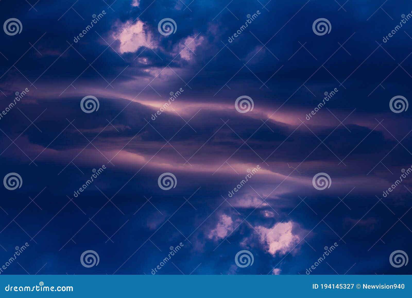 Dramatic Horizontal Clouds Background Stock Image - Image of grand ...