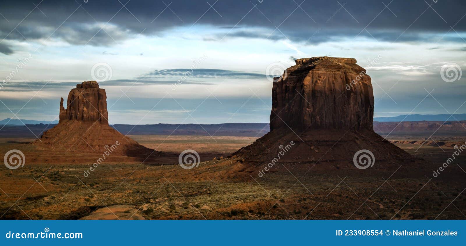 Dramatic and Iconic Western Landscape in Monument Valley Stock Photo ...