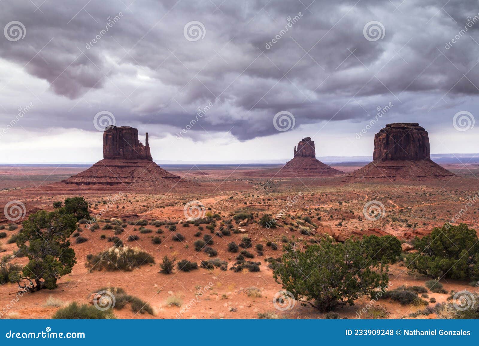 Dramatic and Iconic Western Landscape in Monument Valley Stock Photo ...