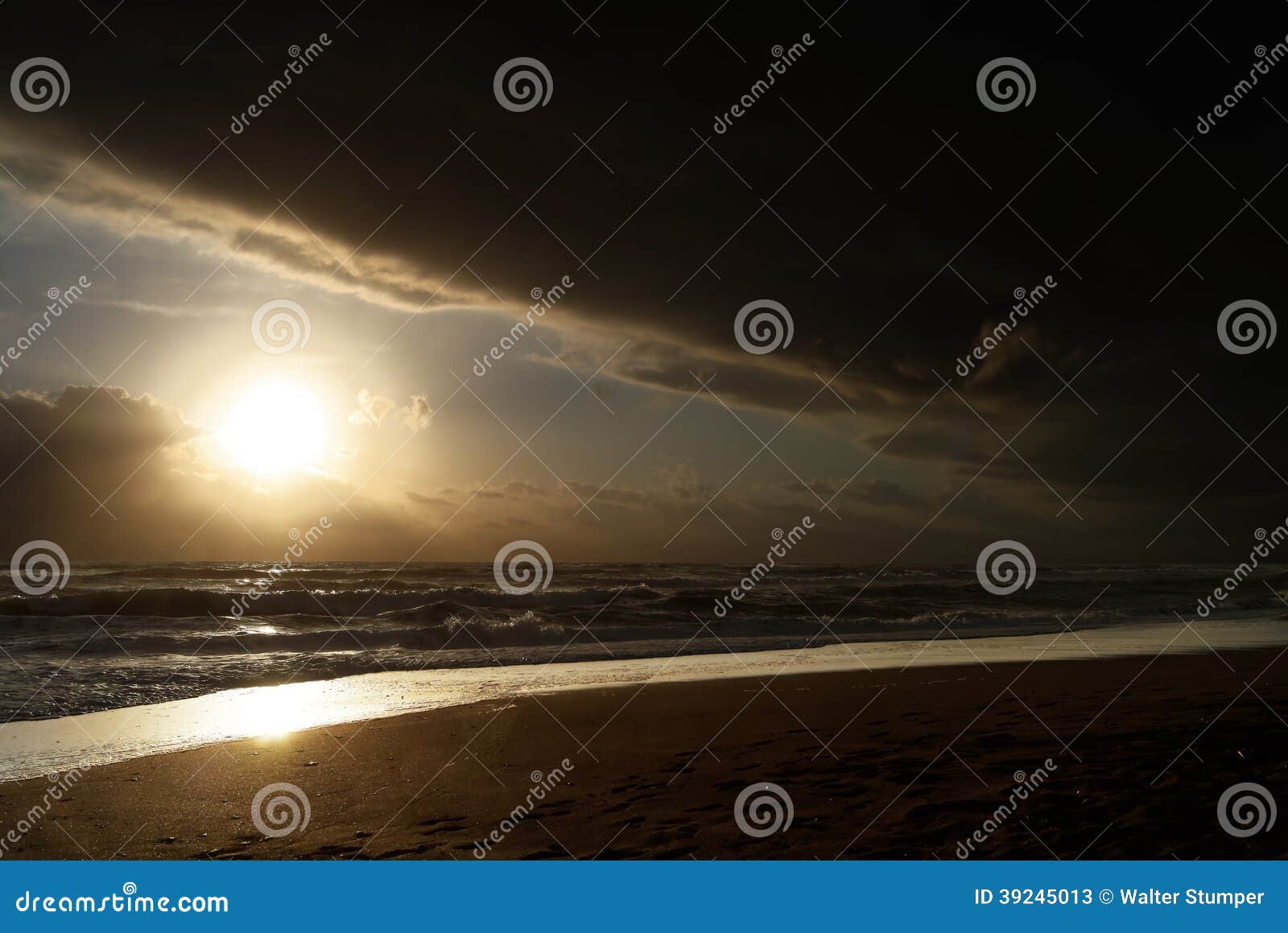 Dramatic lighted beach stock image. Image of dawn, nature - 39245013
