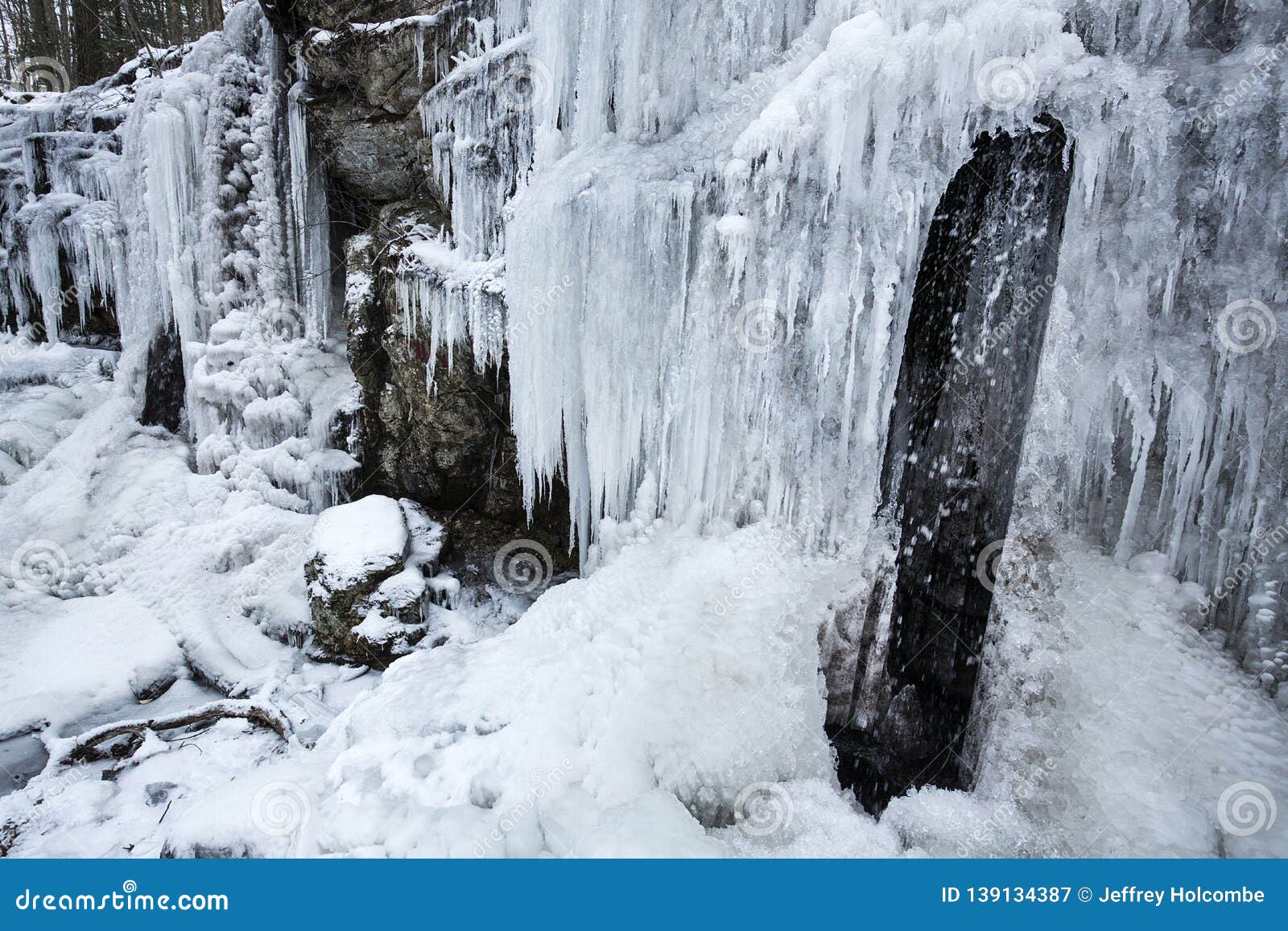 Dramatic Patterns in the Ice at Blackledge Falls Park, Connecticut ...