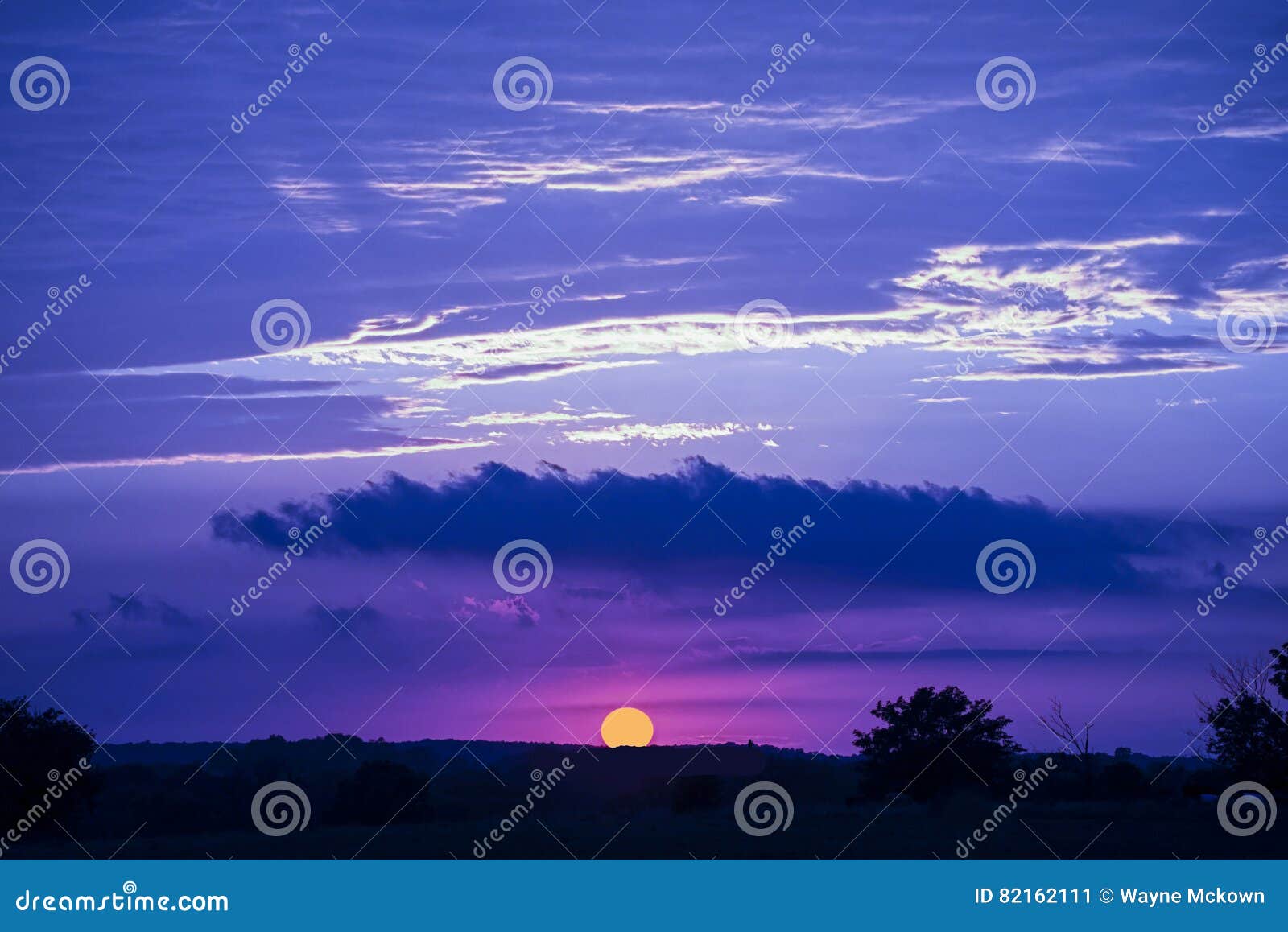 .dramatic Red Sunset,blue Clouds Stock Image - Image of glow, fade ...