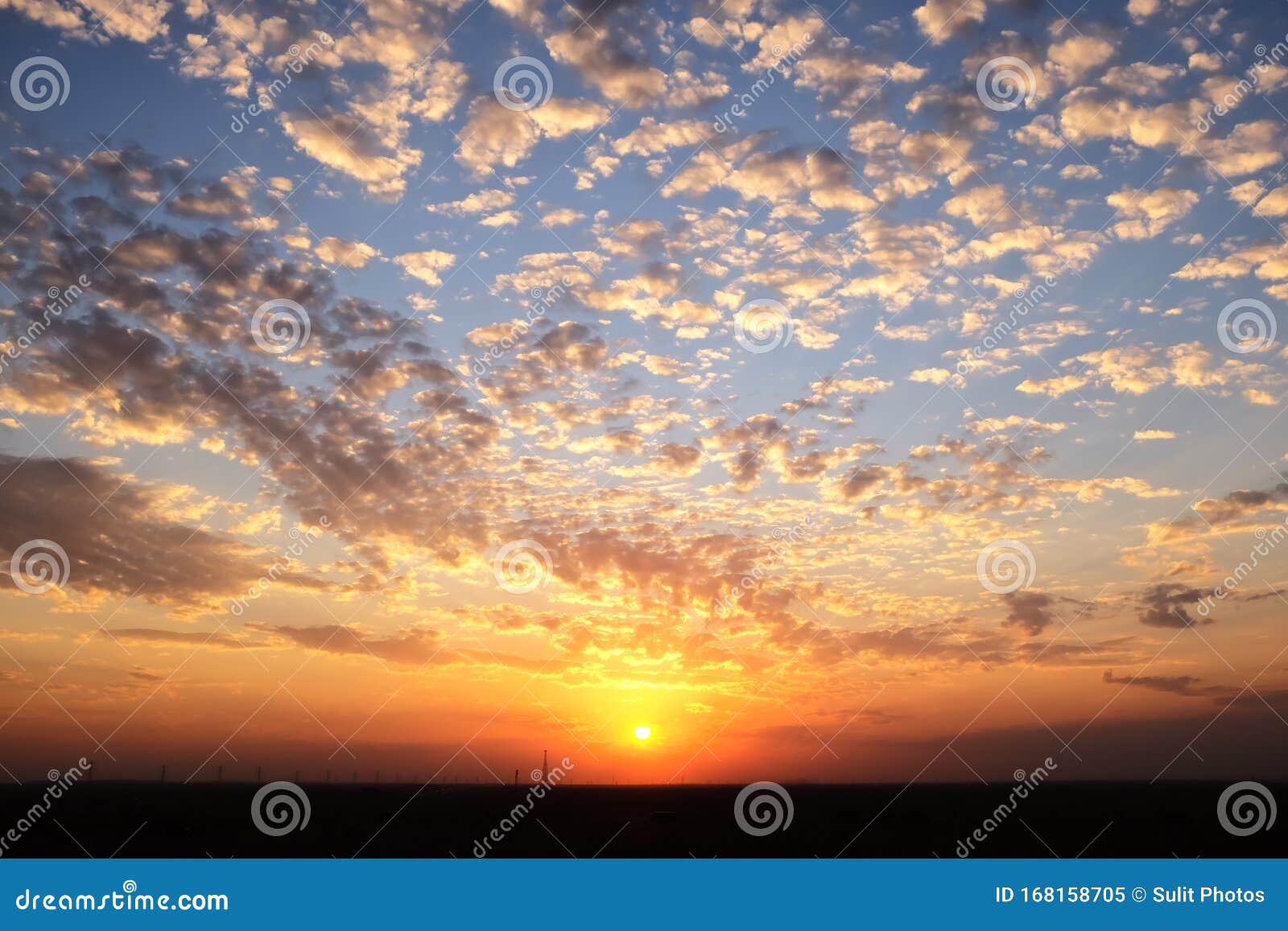 Dramatic Sky and Clouds at Sunset in Riyadh, Saudi Arabia Stock Image ...