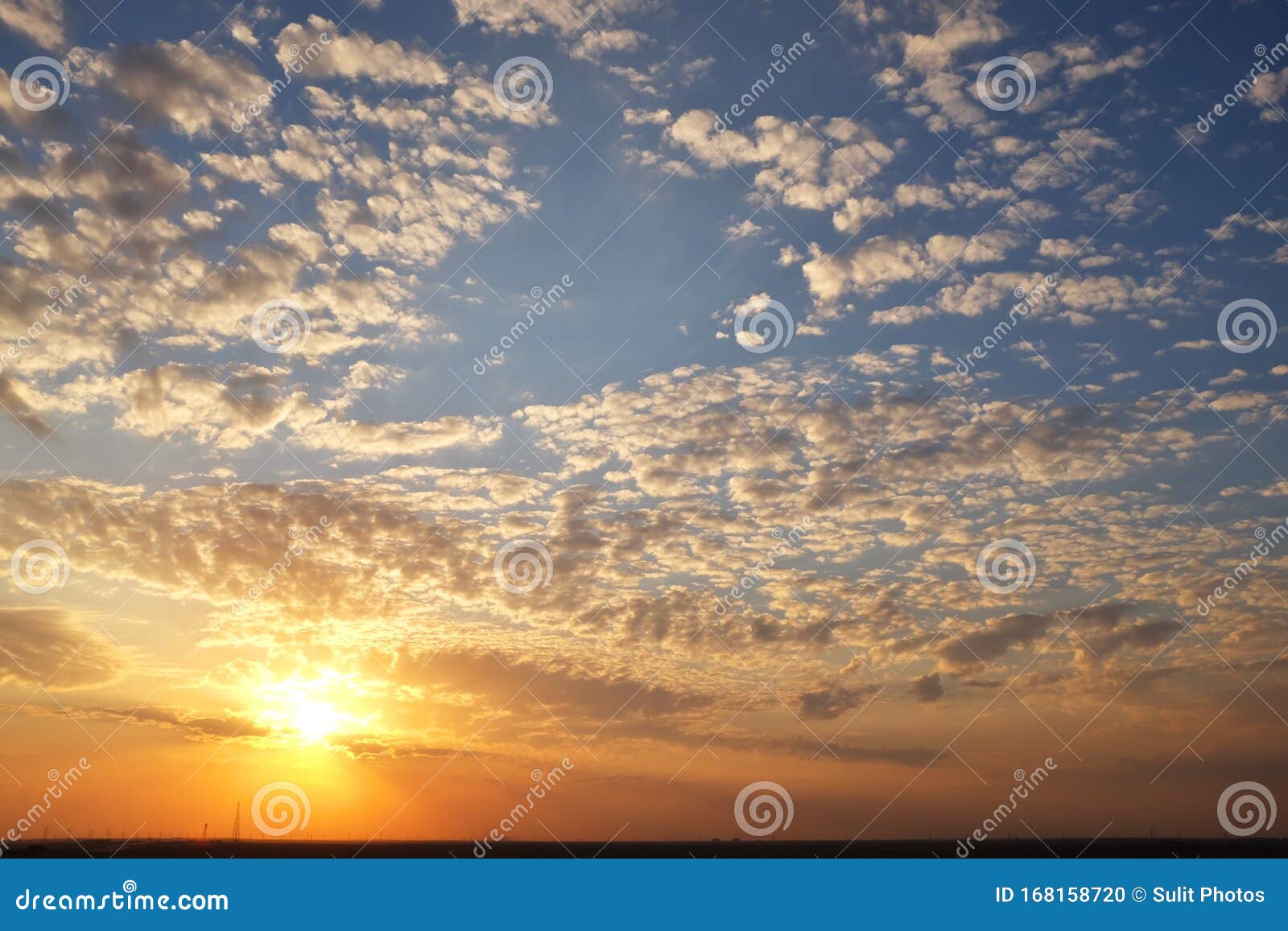 Dramatic Sky and Clouds at Sunset in Riyadh, Saudi Arabia Stock Photo ...