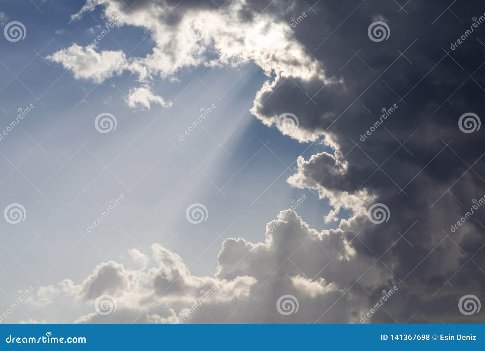 Dramatic Sky and Sun Rays Background. Sunbeams Light and Moody ...