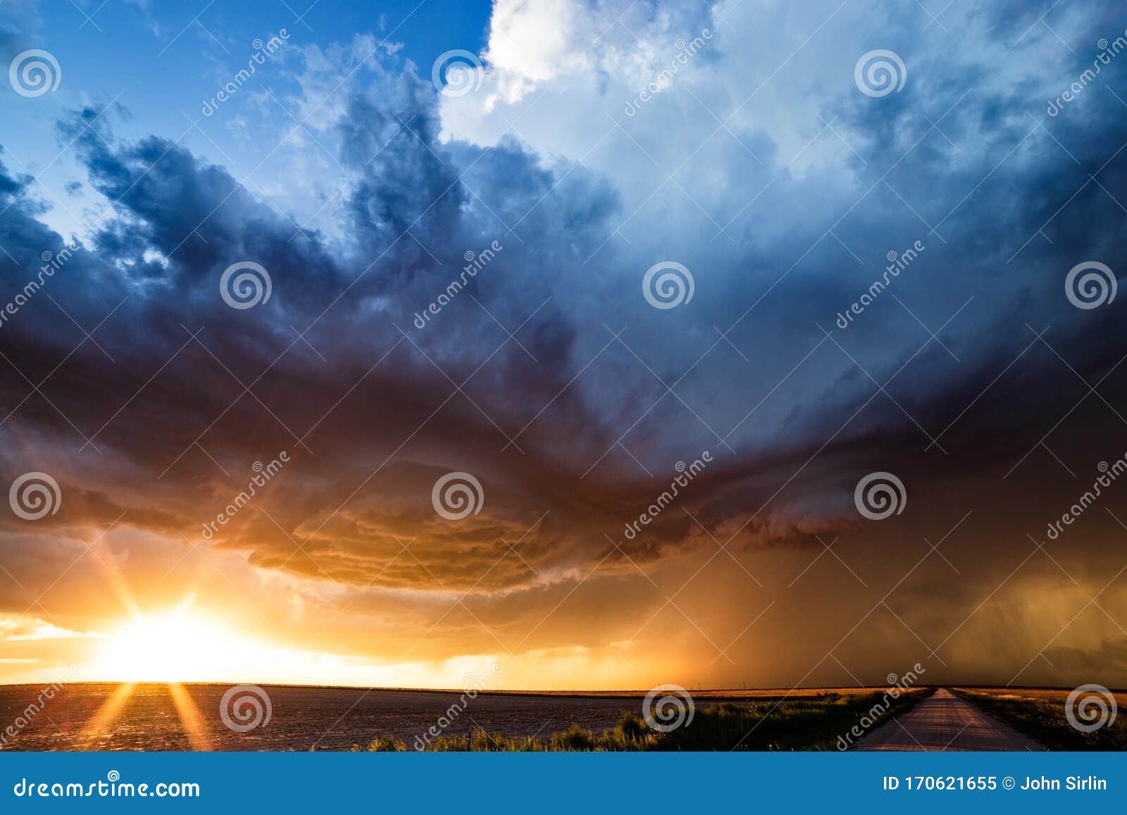 381 Dramatic Sky Supercell Thunderstorm Sunset Stock Photos - Free ...