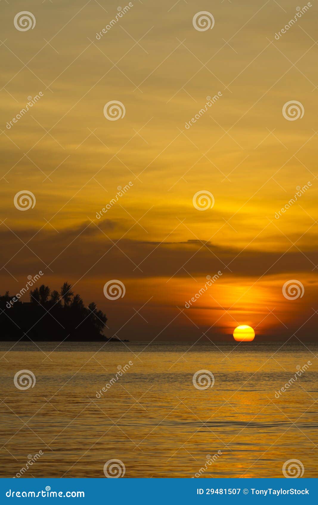 Dramatic sunset stock image. Image of light, seascape - 29481507