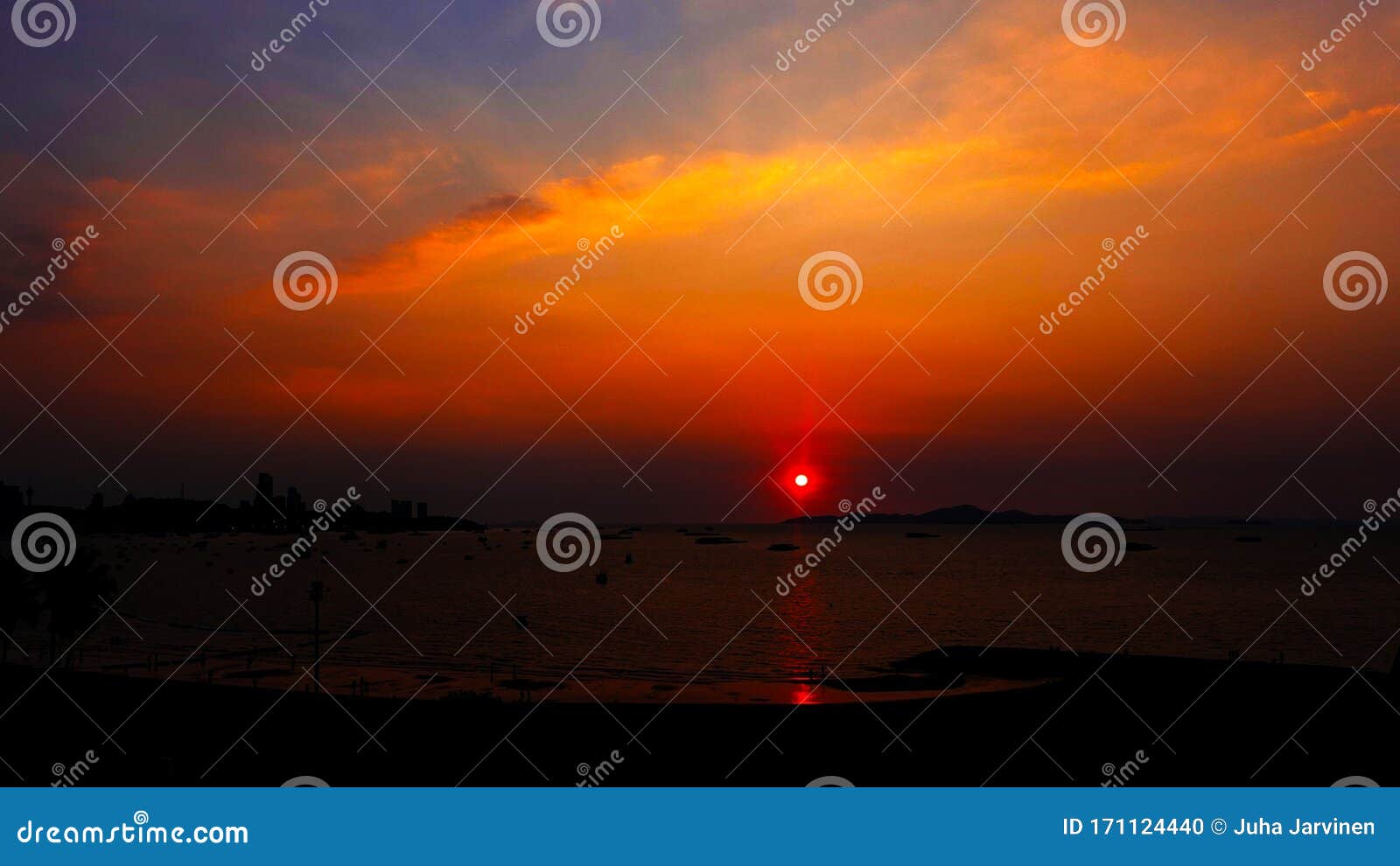 Dramatic Sunset at the Beach. Stock Photo - Image of orange, dusk ...