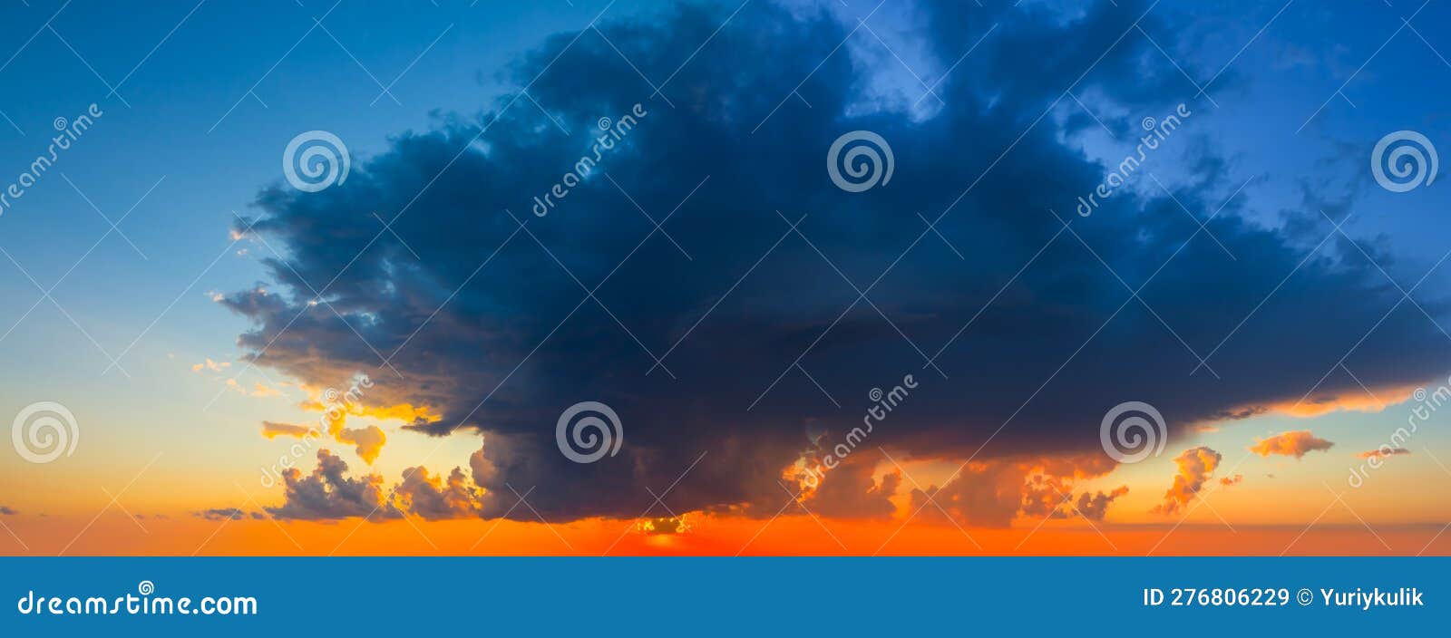 Dramatic Sunset among Dense Cumulus Clouds Stock Image - Image of ...