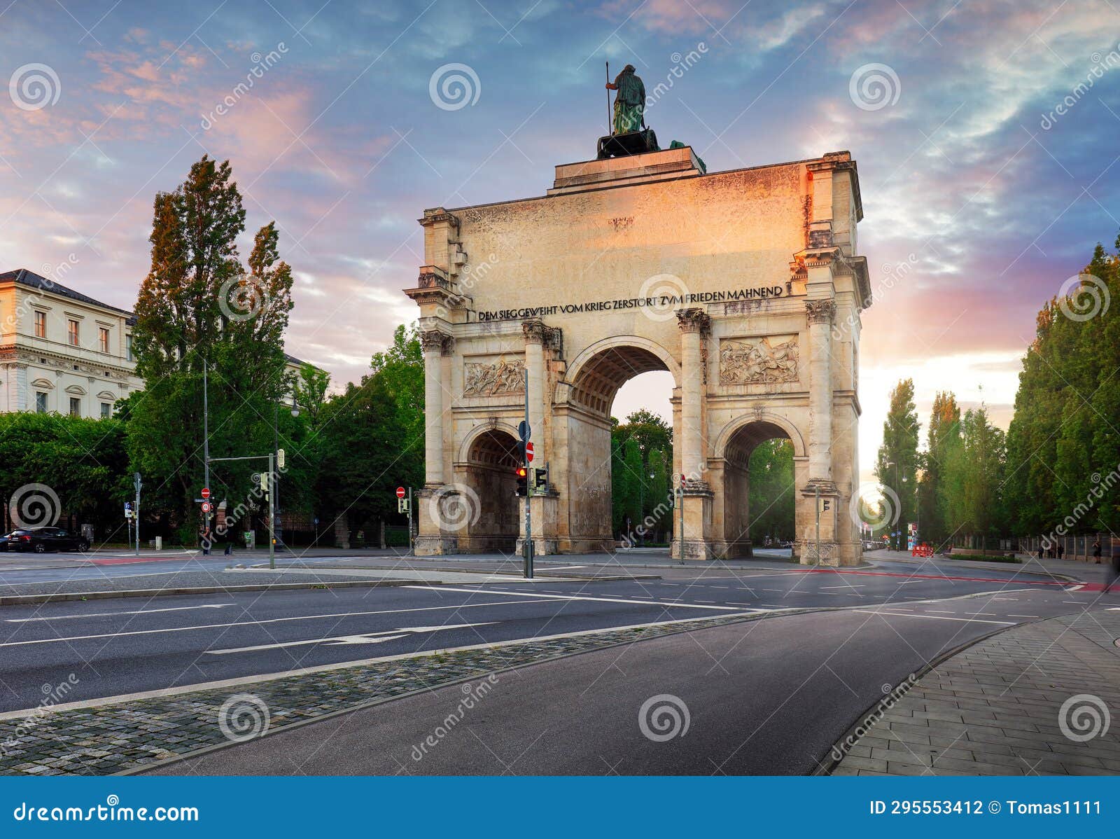 Dramatic Sunset Over Siegestor - Victory Gate Arch in Downtown Munich ...