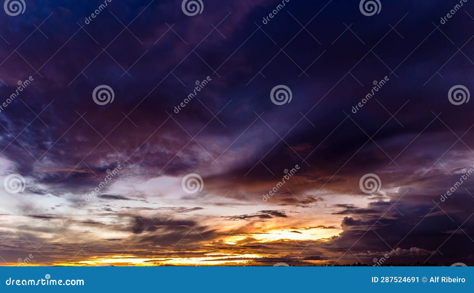 Dramatic Sunset in the Sky through Cumulus Storm Clouds Stock Image ...