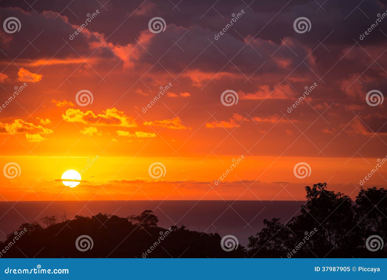 Dramatic Sunset Sun in Clouds on the Pacific Stock Image - Image of ...