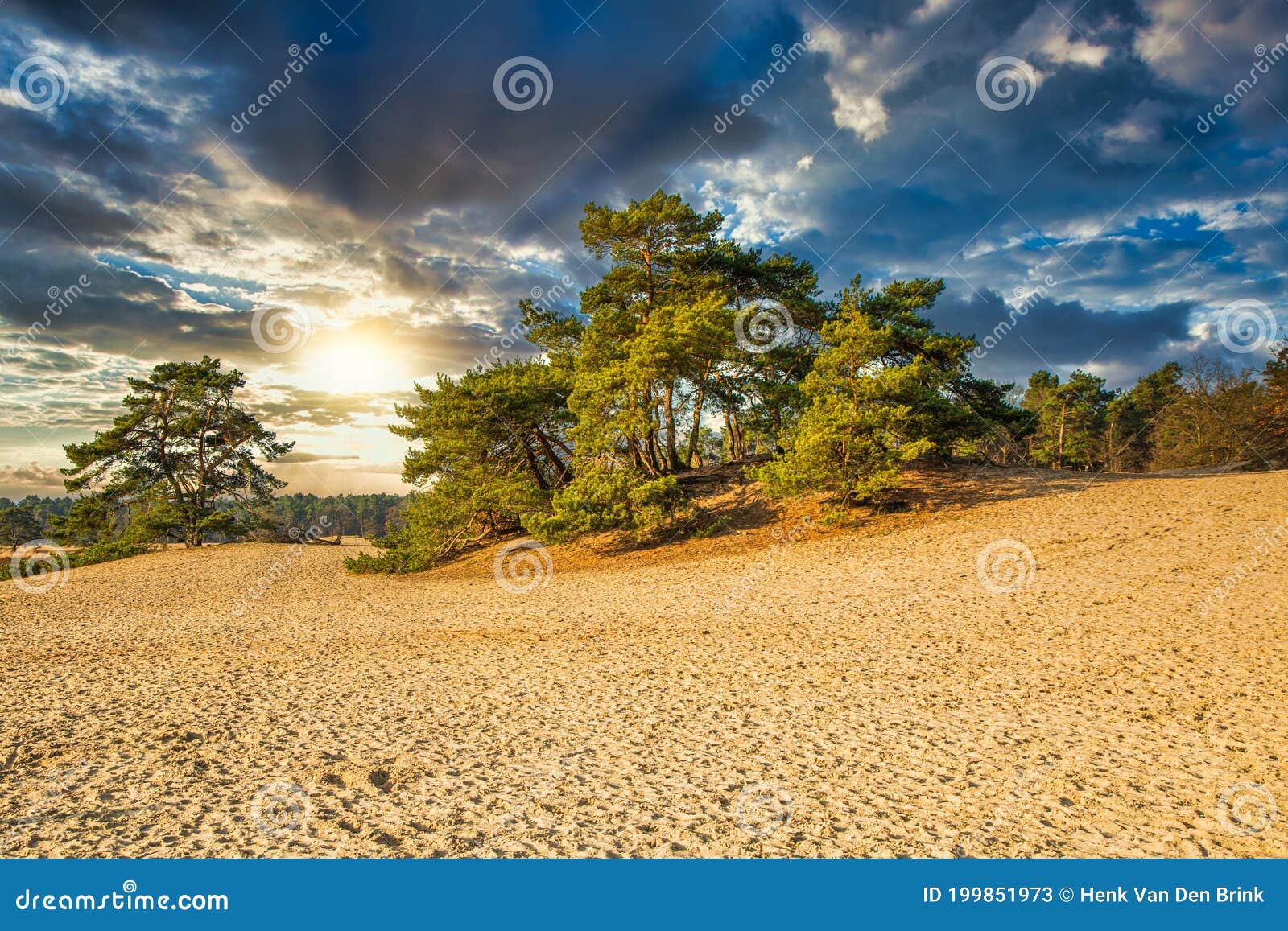 Dramatic Sunset with Warm Light and Sun Rays Over Sand Drift Stock ...