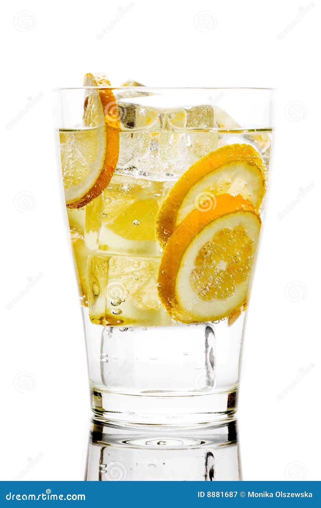 Drank Met Soda En Citroenen Stock Afbeelding - Image of geïsoleerd ...